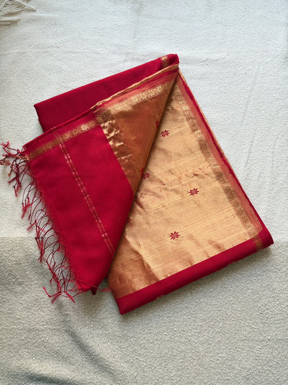 Small Border Zari Pallu Red Maheshwari Saree – Styled By Apra